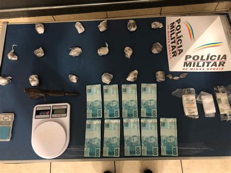 Menor é apreendido porções de maconha dinheiro balanças e arma