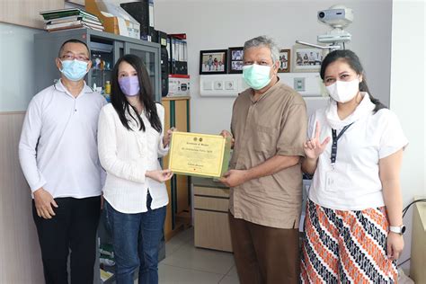 AWARD Profil Dan Kisah Dr Abdi Kelana Putra Sp M Rumah Sakit Atma
