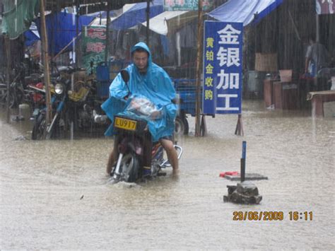 安徽怀宁遭遇特大暴雨 今明省内仍有强降雨 天气预报 新闻中心 新浪网