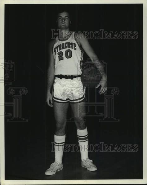 1971 Press Photo Syracuse U Basketball Player Paul Piotrowski Holds