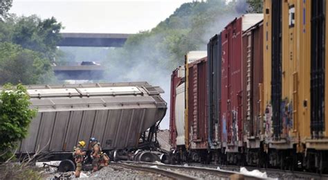 Freight Train Carrying Hazardous Materials Derails In Arizona Slay News