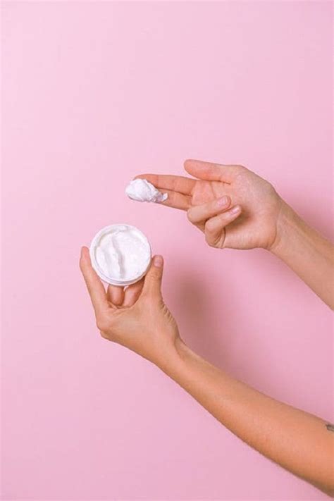 Beberapa Manfaat Menggunakan Moisturizer Untuk Wajah Salah Satunya Mencegah Penuaan Dini