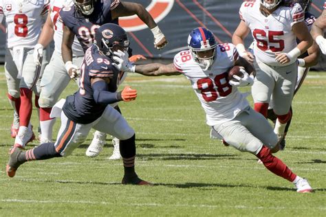 Saquon Barkley Suffers Knee Injury As Bears Top Giants