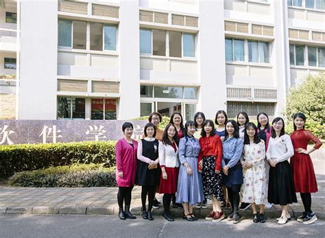 软件学院部门风采展示 部门风采展 华南师范大学《紫荆树下》杂志