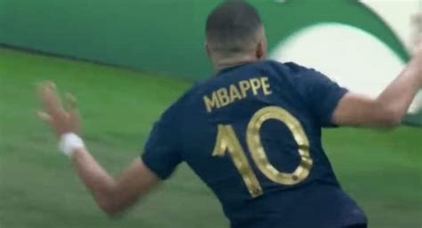 Kylian Mbappe Teki Historiaa Hattutemppu Ja Silti Hopeat Kaulaan