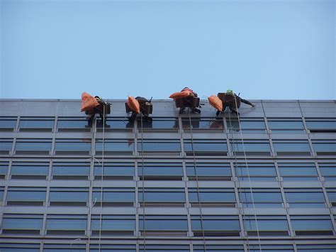 무료 이미지 지붕 푸른 에너지 태양 전지 패널 태양력 창 덮개 옥외 구조물 앞 유리 와이프 높은 고도 작동 로프 작업 2304x1728