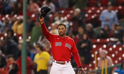 Chicago Cubs Expected To Offer Contract To This Free Agent Shortstop