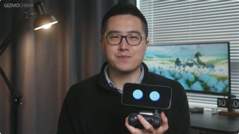 Looi Robot Turn Your Smartphone Into A Desktop Robot
