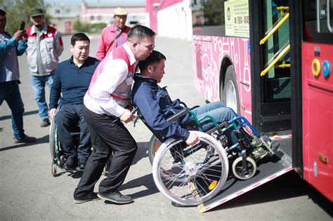 Хөгжлийн бэрхшээлтэй иргэд автобусаар зорчиход тулгардаг бэрхшээлээ жолооч нарт үзүүллээ Hunnu Mn