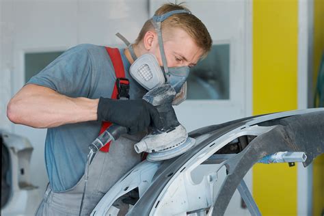 Cómo reparar y pintar un parachoques