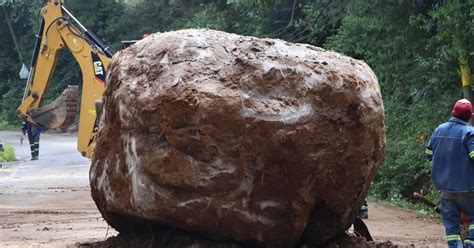 Roca De 10 Toneladas Bloquea Carretera A Jilotzingo Infobae