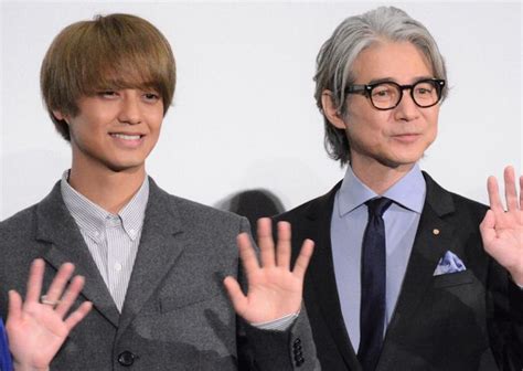 吉岡秀隆、コトーとして「白衣を着るのはこれきり」高橋海人に継承を希望｜シネマトゥデイ