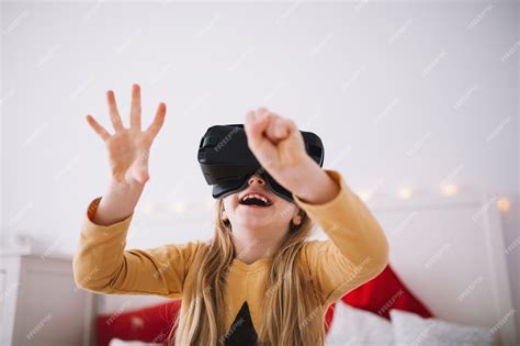 Premium Photo Girl In Vr Headset