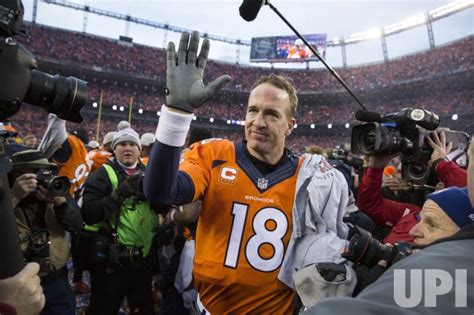 Photo Broncos Manning Waves After Winning The 2016 AFC Championship