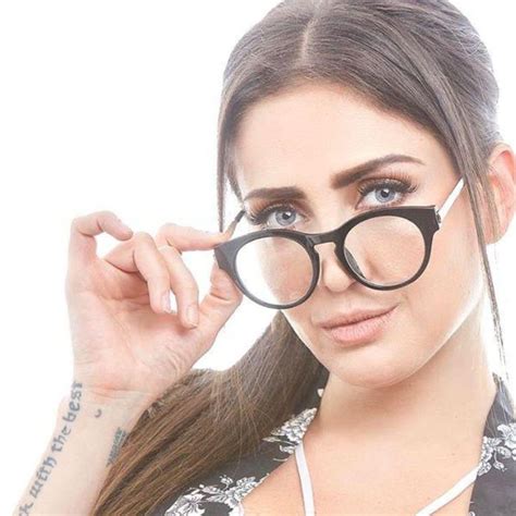 Facebook E Instagram Censuran Y Castigan A Celia Lora Por Sexy