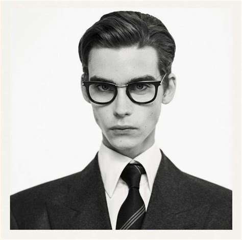 有著「病嬌貴公子」的獨特氣質，他為 Saint Laurent 男裝大秀開場而一夜爆紅 The Femin