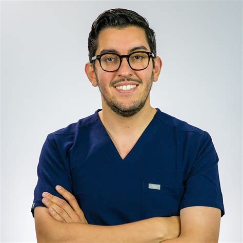 د يوسف بوحوت Dr Youssef Bouhout Groupe Dentaire Laval دليل كندا