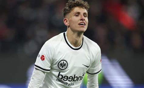 Lindstrom Firma Sul Contratto E Poi Dritto A Castel Volturno Per Allenarsi Areanapoli It