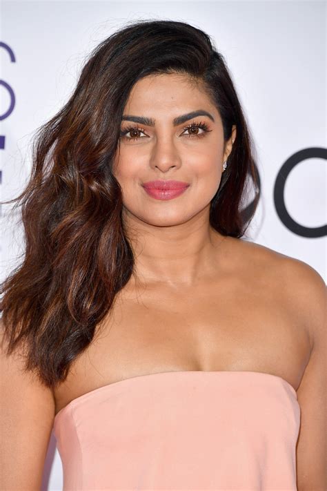 Priyanka Chopras Pink Makeup Is Exactly How You Want Your Face To Look Priyanka Chopra Hair