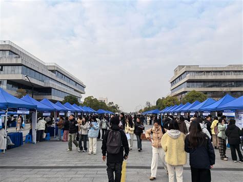 老师带你拿offer ——建工学院积极组织毕业生参加“浙里有才”浙江省2025届高校毕业生省级专场双选会 建筑工程学院