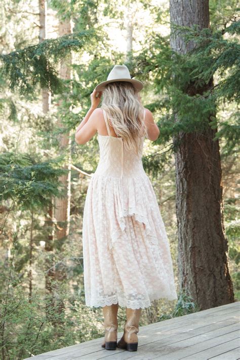 Abito In Pizzo Cipria Di Scott Mcclintock Abito Da Balletto In Stile Vittoriano Con Volant In