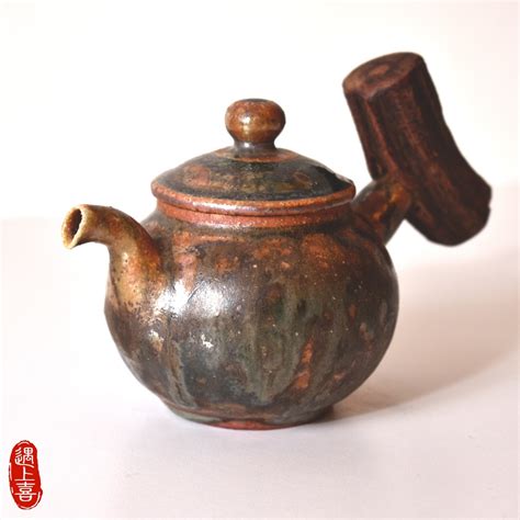 《遇上喜》陶藝家 欒波 手拉胚 降真香握把 山水柴燒壺（壺內上釉） 蝦皮購物