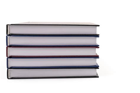 흰색 배경에 하드 커버 노트북이 쌓여 있습니다 교육 사업 개념 0명에 대한 스톡 사진 및 기타 이미지 0명 개체 그룹 공란 Istock