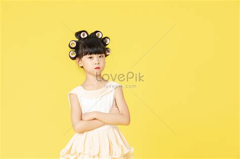 곱슬 어린 소녀 이미지 사진 무료 다운로드 Lovepik