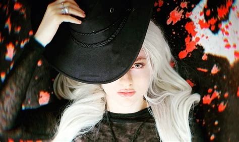 Pelantun Outlaw Pop Devora Rilis Video Musik ‘fist Fight