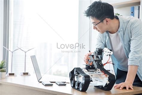 엔지니어 로봇 프로그래밍 사진 무료 다운로드 Lovepik