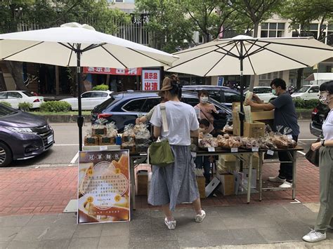 市集活動。攤位傘桌出租 阡景舞台出租、燈光規劃、音響出租、音控教學、戶外電影設備出租、社團設備教學、手持麥克風、耳掛麥克風、舞台對講機、活動
