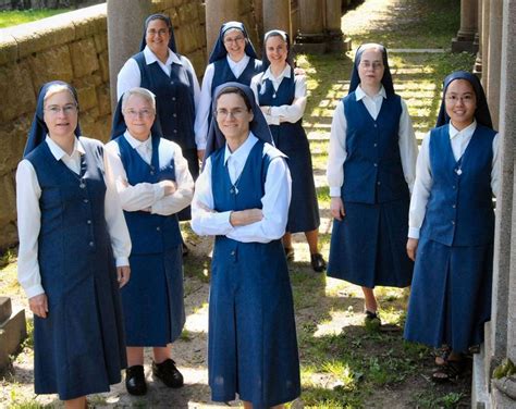 Nuns In Blue Habit Catholic Books Nuns Habits Nun Outfit