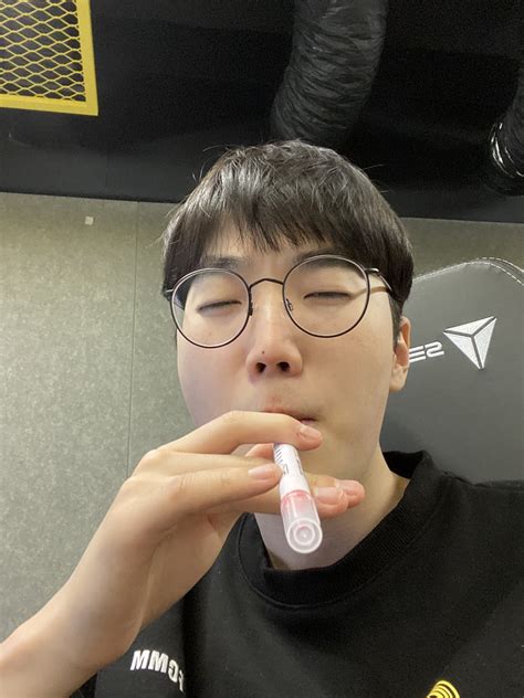 버돌 On Twitter 휴 담배피지 마세용 ㅎㅎ 노래 추천 하나하구 갑니다