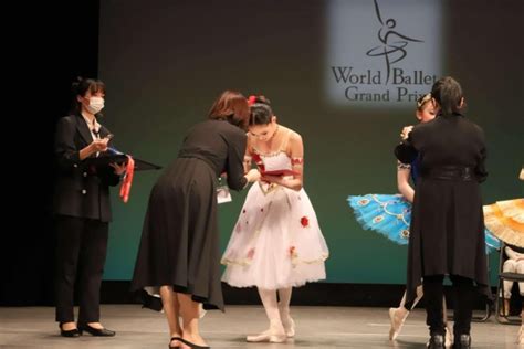 Дэлхийн балетын гранпри уралдаанаас өсвөрийн балетчид найман медаль хүртжээ Урлаг мн