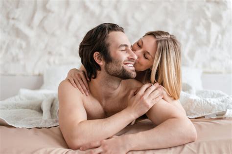 背面座位でセックス！気持ちいいやり方・動き方とは？│熟女動画を見るならソクヨム