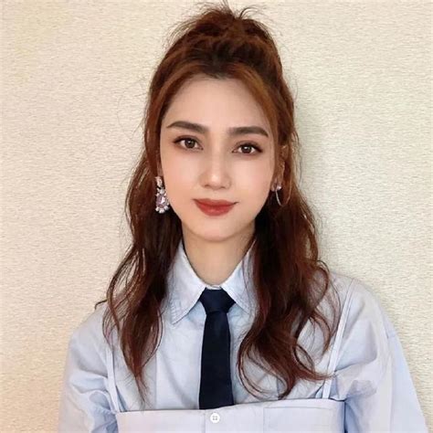 洪欣張丹峰事件再升級：沒離婚，和畢瀅三人關係被扒個底朝天！ 每日頭條