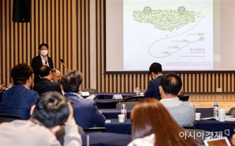 포토 주제발표하는 김필수 한국수출중고차협회 회장 아시아경제