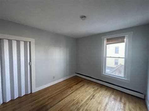 93 Bellevue Ave Unit 2 Haverhill Ma 01832 Condo For Rent In