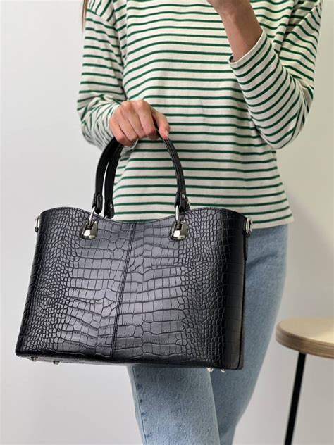 Сумку жіночу шкіряну чорну Fm0785n купити дешево з доставкою по Україні Інтернет магазин