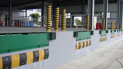 Vertical Warehouse Stationary Fixed Loading Unloading Dock Leveler Dock Ramp Car Lift Dock