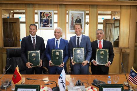 آيت الطالب يوقع اتفاقيتي شراكة مع مختبرات فايزر المغرب مدار21