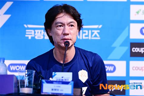 홍명보 K리그 실력을 보여준다 포토엔hd 손에 잡히는 뉴스 눈에 보이는 뉴스 뉴스엔