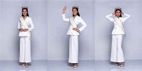 전체 길이 스냅 그림 아시아 비즈니스 여성 트랜스 젠더 는 화이트 수트 바지 검은 머리와 미스 뷰티 퀸 콘테스트 에 크라운 새시를 넣어 스튜디오 조명 회색 배경 고립 콜라주