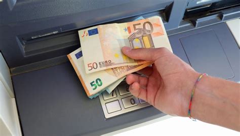 Las dudas más comunes al retirar dinero de los cajeros automáticos