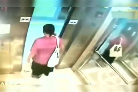 女子坐电梯发现不对劲，撒腿就跑，回看监控懵了回看监控女子