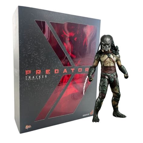 Hot Toys Mms147 Predators Tracker Predator With Hound Collectible
