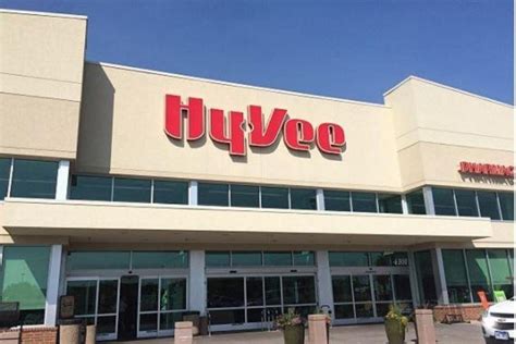 Hy Vee Celebrates Grocery Store Honor With Appreciation Grill Out