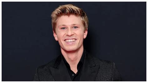Robert Irwin 2025 Age Girlfriend Dwts Steve Irwins Legacy And Net Worth