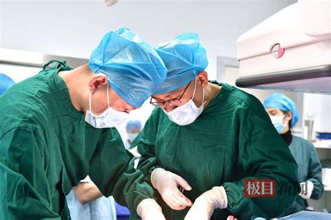 无需开胸，医生为八旬老人微创换“心门”心脏手术心血管