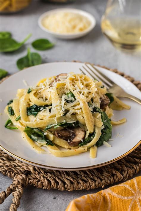 Spinach Fettuccine Amandas Cookin